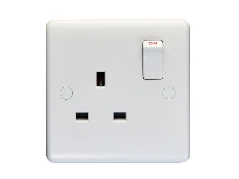 ELPL4090 | EUROLITE Enhance White Plastic 13A 1 Gang Switched Socket ...